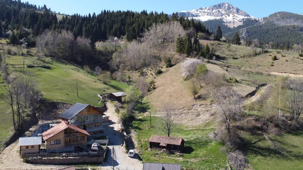 Ariu Guesthouse – ACCURSED MOUNTAINS